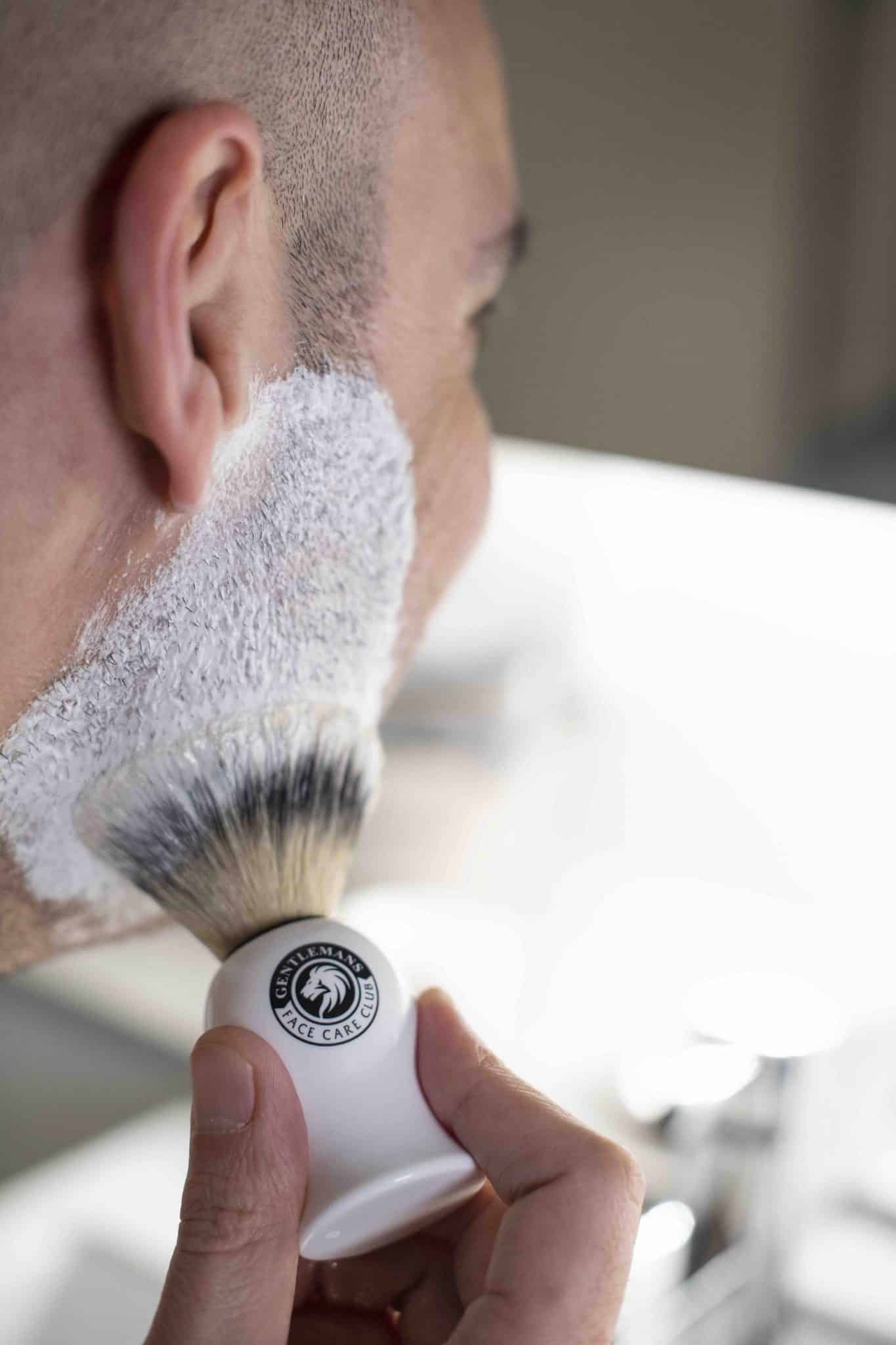 From Foams to Oils: Choosing the Right Shaving Products for Your Skin